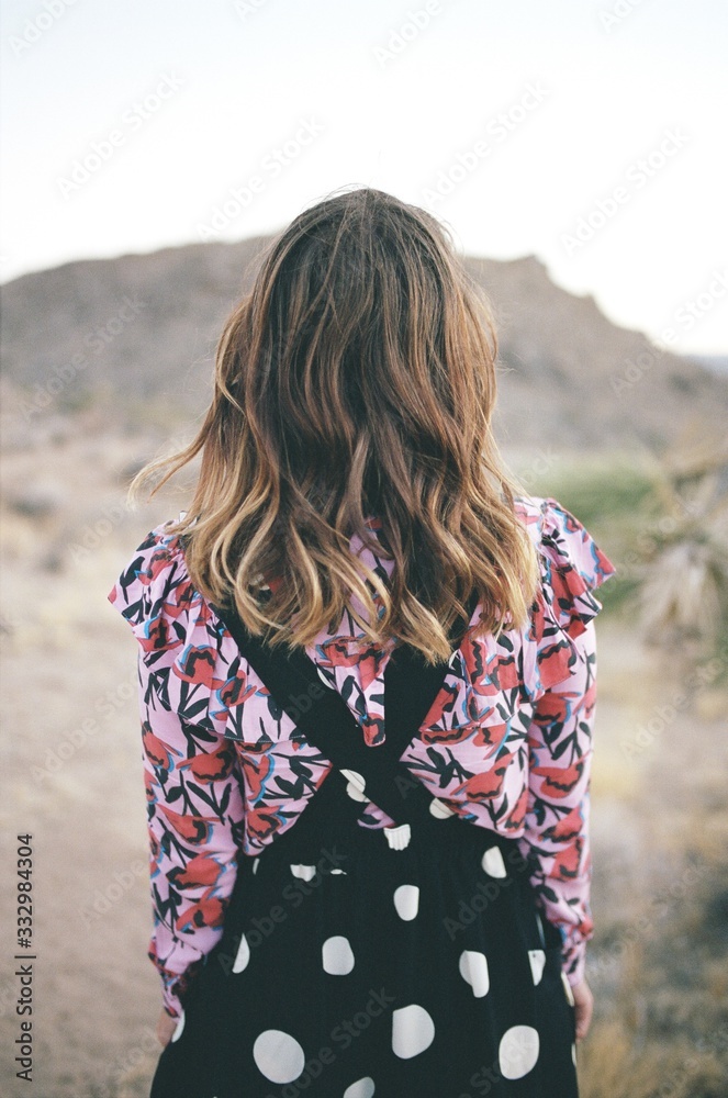 Film picture in the desert of fun outfit and back of girl head. Stock ...