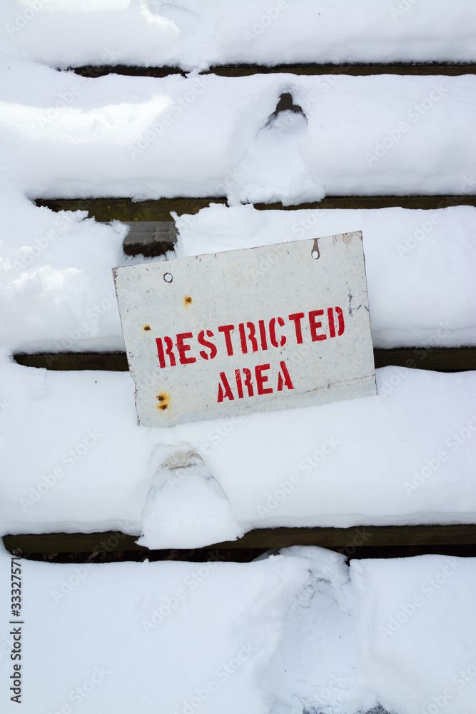 Verbotene Zone mit Verbotsschild Stock Photo | Adobe Stock