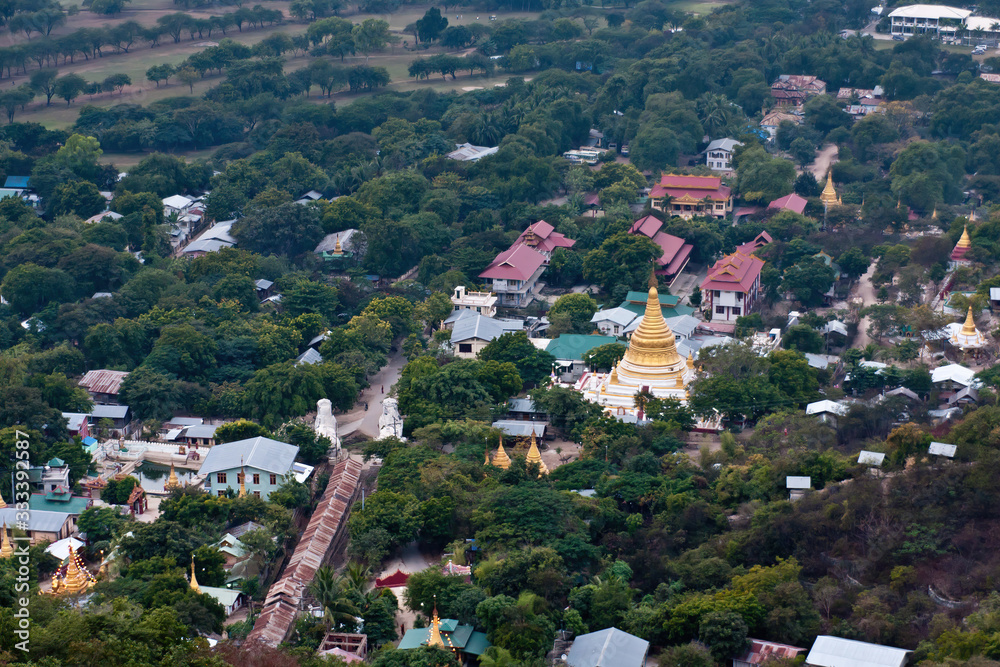 Foto de Su Taung Pyae Pagoda, Hsay Dan Taung Monastery, and the main ...