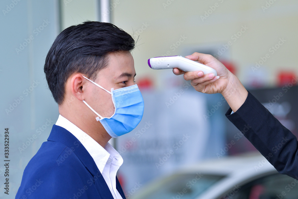 Foto de Body temperature check, prevent virus Concepts in preventing ...