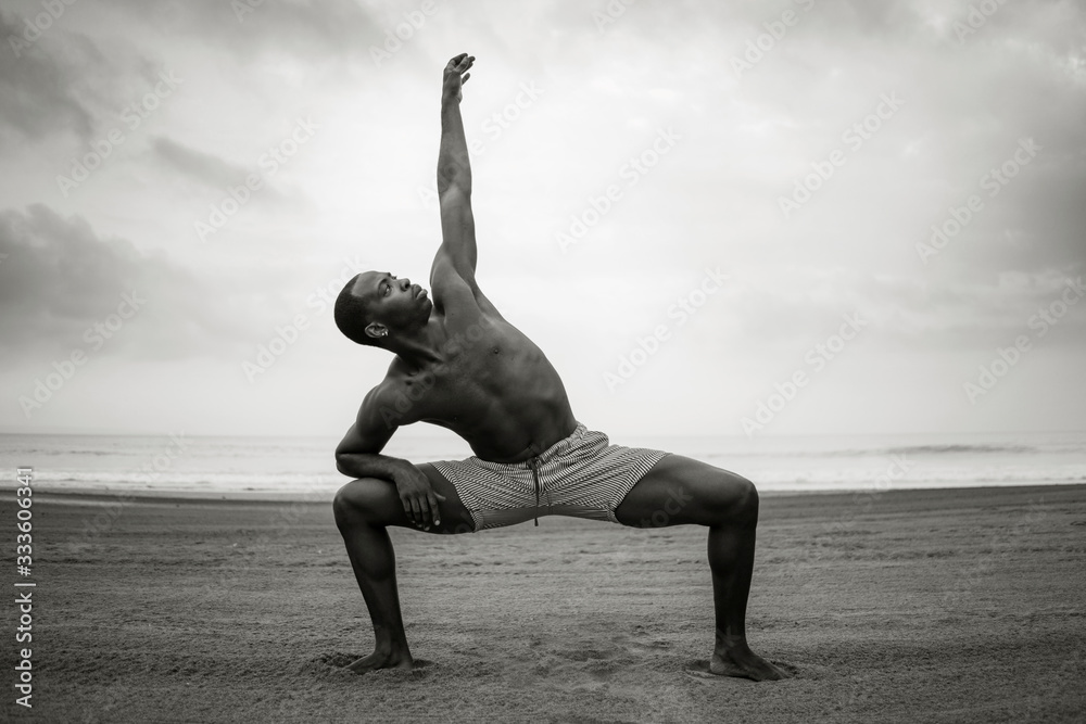 Foto de dance choreographer and dancer doing ballet beach workout ...