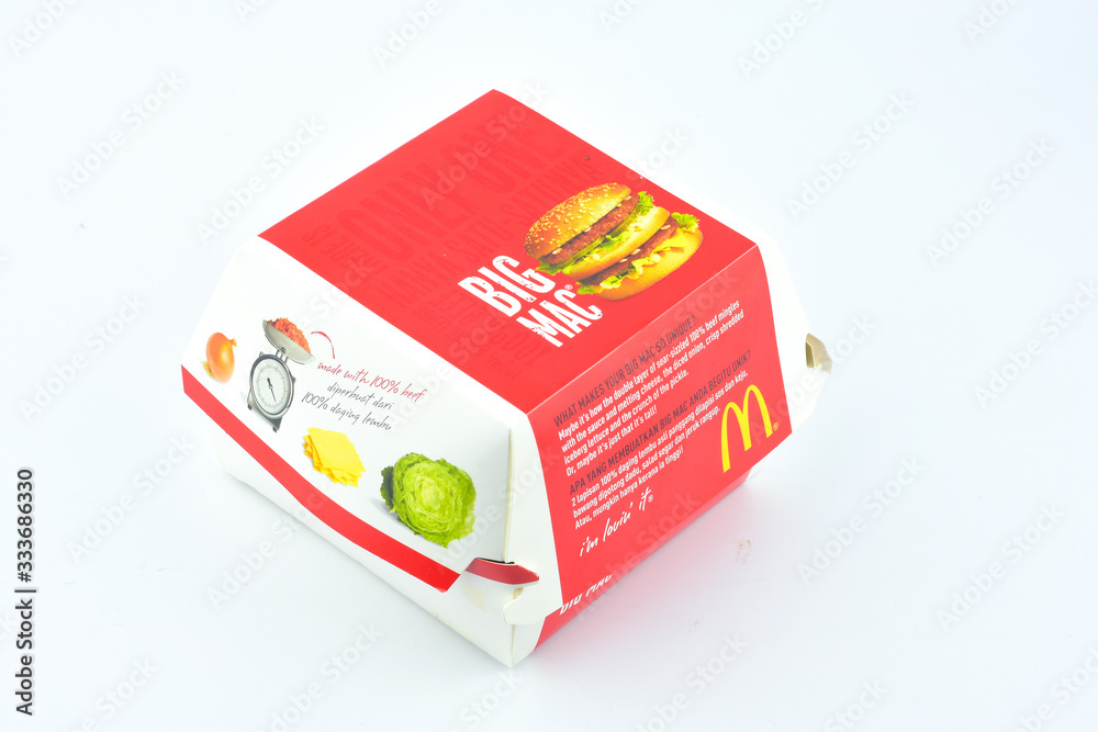 Foto de Kuala Lumpur, Malaysia-March 26, 2016: Big Mac burger in the ...