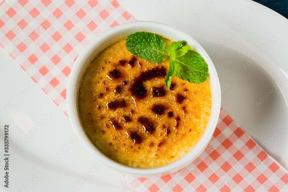 Turkish dessert kunefe, kunafa, kadayif with pistachio powder and ...