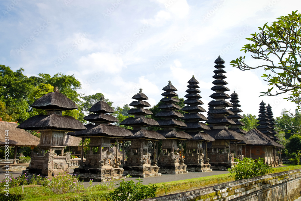 Temple of Menwi is most beautiful temple in Bali, Indonesia foto de ...