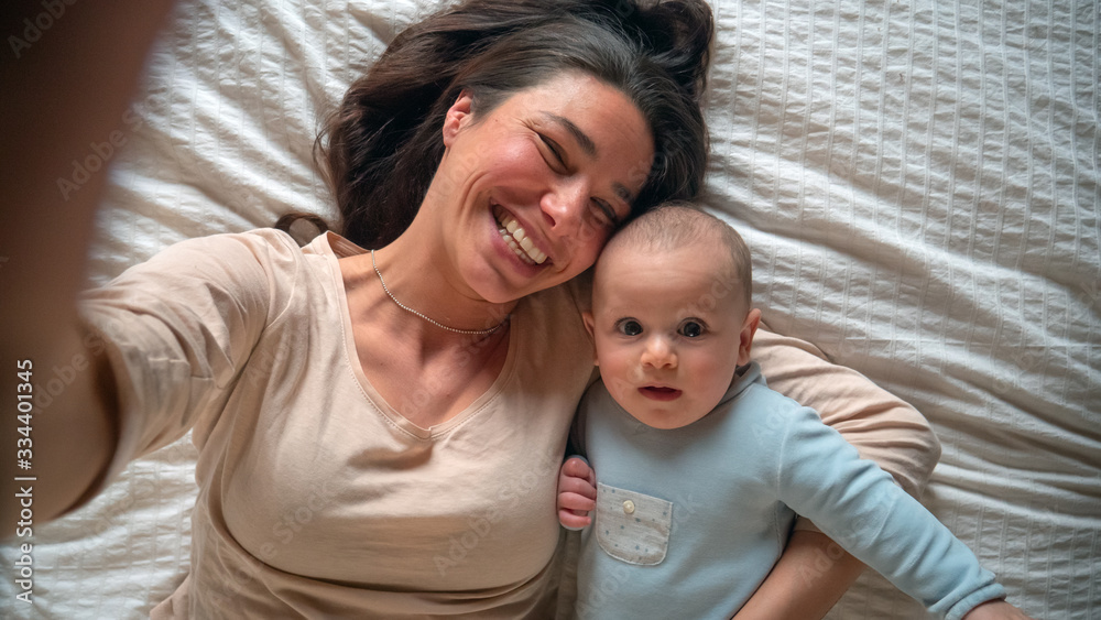 Authentic close up of neo mother and her newborn baby making a selfie ...