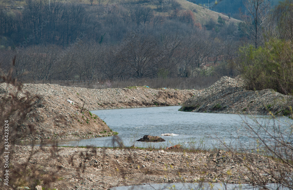 River around the world are disappearing. Riverbanks are getting wider ...