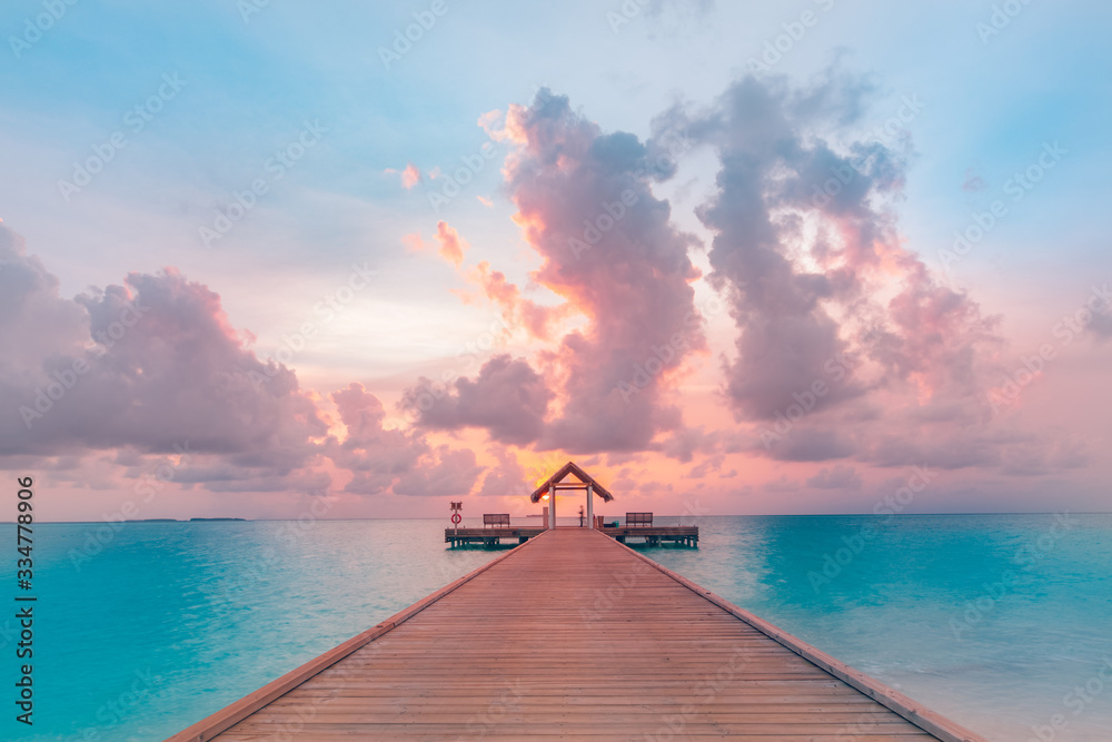 Paradise island beach landscape, sunset sky and sea reflection ...