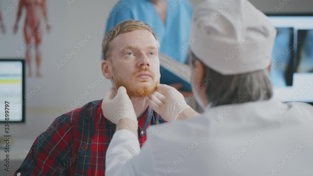 Vidéo Stock Doctor checking the lymph nodes size of patient | Adobe Stock