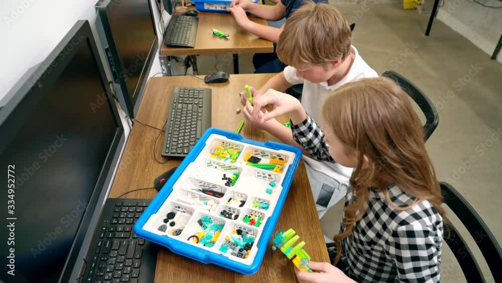 Kids making robot using building kit. vídeo do Stock | Adobe Stock