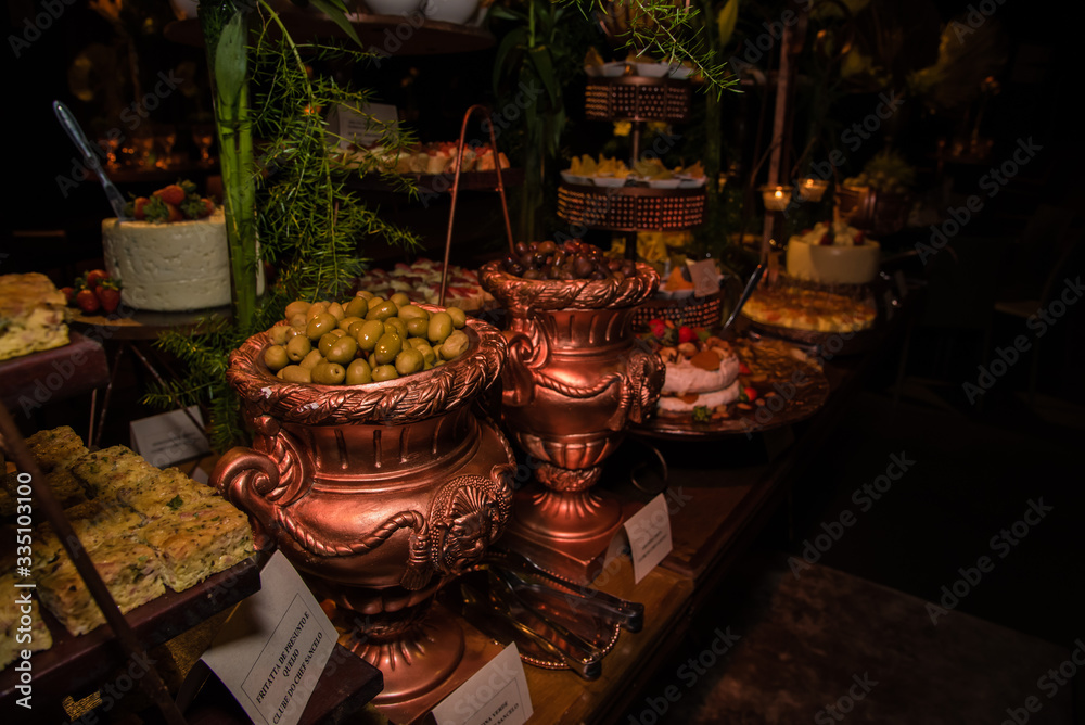 Foto de Graduation buffet, transforming and giving an extra harme to a ...