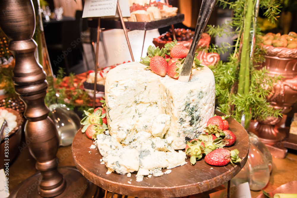 Foto de Graduation buffet, transforming and giving an extra harme to a ...