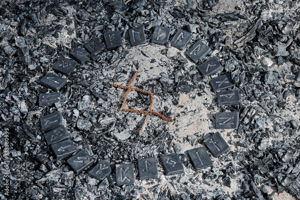 Foto de Norse rune Ingwaz on ashes backgorund inside the circle of 24 ...