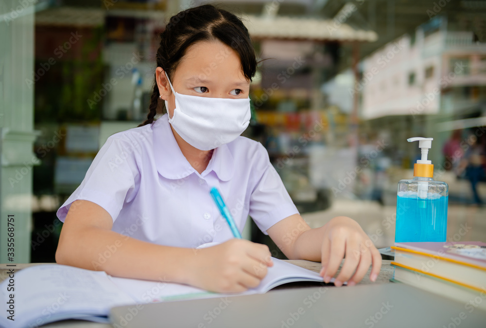 social distancing student concept, Junior Primary school girl Do ...