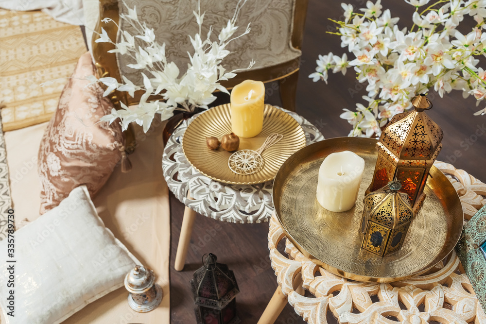 Foto de Oriental lanterns and interior details in the Arabic Turkish ...