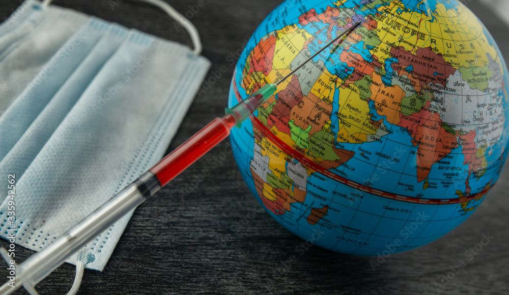 Foto de An injection against the virus to planet earth. The syringe and ...