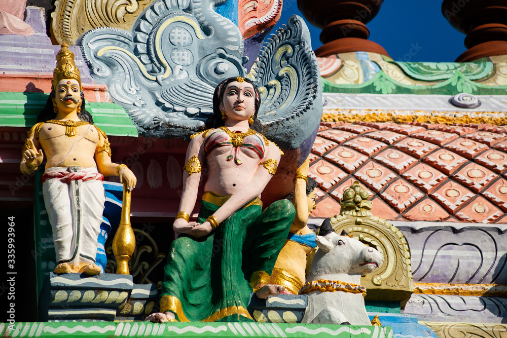 Foto de Hindu temple in Tamil Nadu, South India. Sculptures on Hindu ...