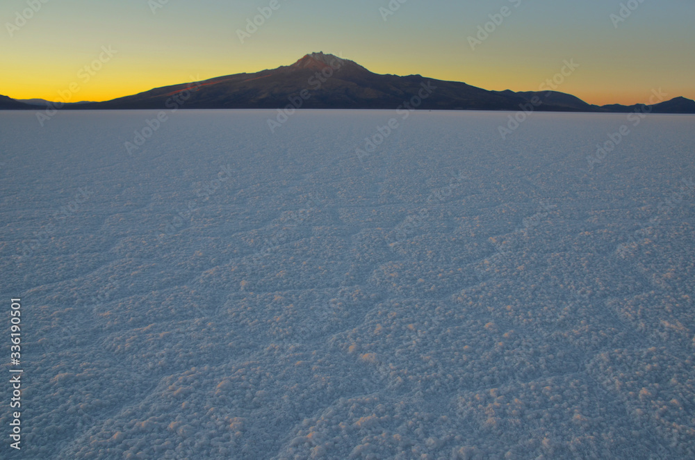 Największe solnisko świata - Salar de Uyuni w Boliwii Stock Photo ...