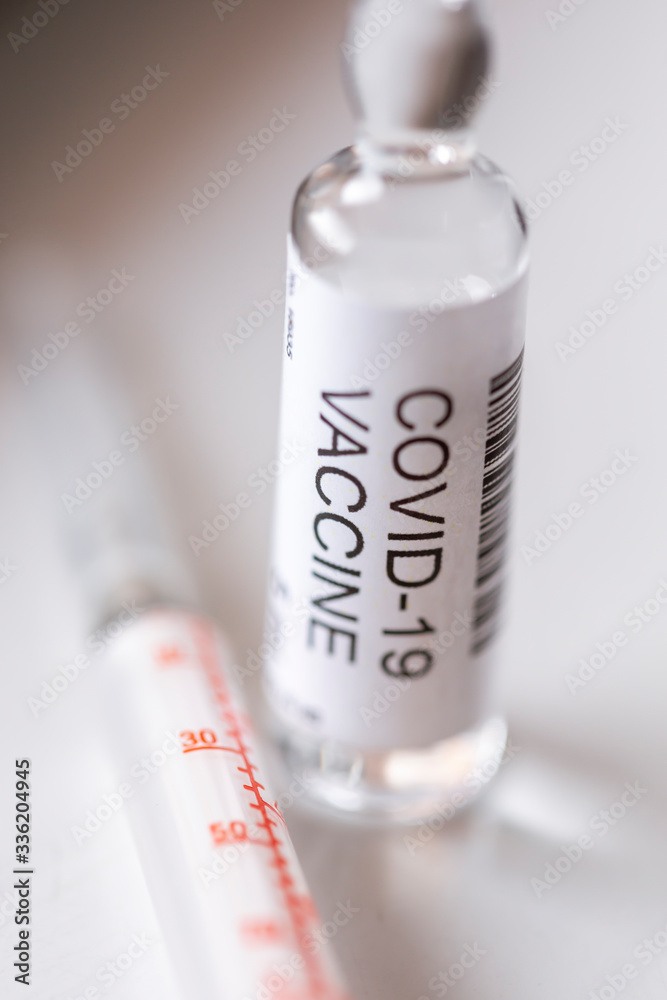Covid-19 vaccine vial and syringe Stock Photo | Adobe Stock