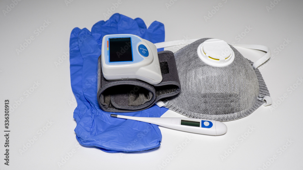 Medical kit: digital body thermometer for body temperature, FFP2 face ...