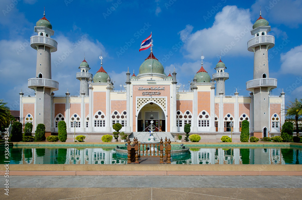 Beautiful central mosque and reflection in water at Pattani Central ...