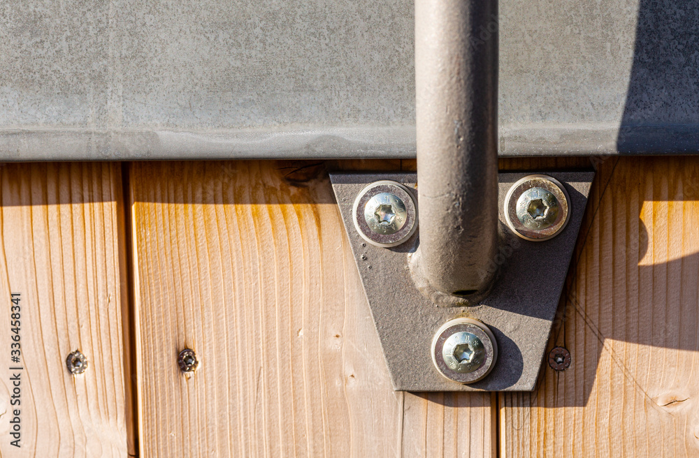 Elementy motazowe mostu. Konstrukcja stalowa. Sruby i wsporniki ...