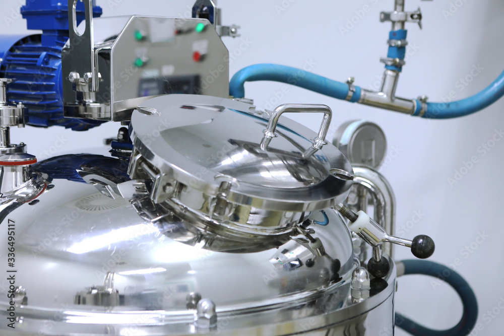 Reactors of suspensions and solutions. Manufacture of pharmaceutical ...