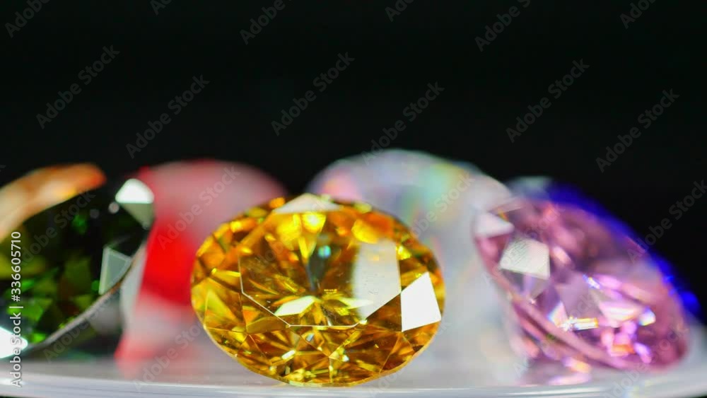 .Diamond set on a rotating display stand In order to see the sparkle of ...