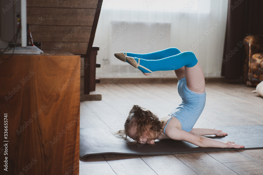 The girl does gymnastics at home. Gymnastics video tutorial. Gymnastic ...
