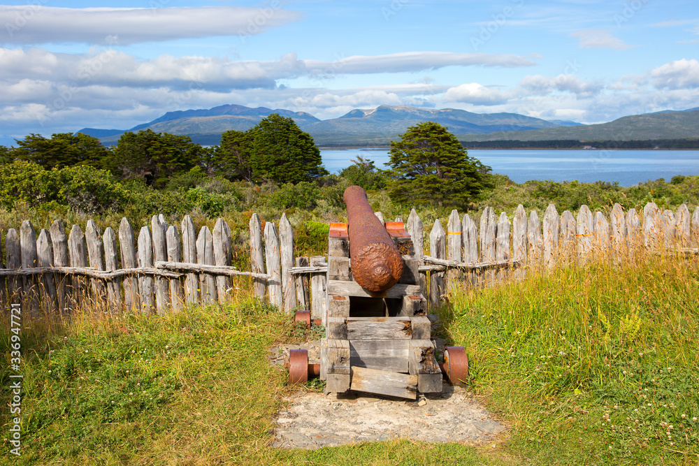 Foto de Punta Arenas,, Chile, Bulnes Fort. Guns. The Fort was founded ...