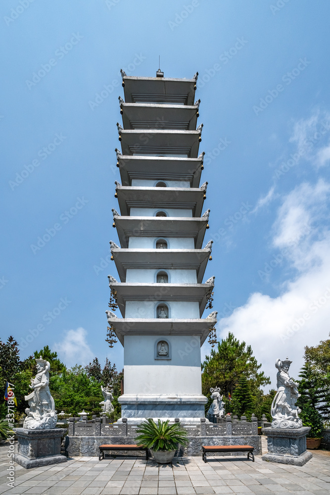 Ba Na Nui Chua peak with " Linh Phong Tu " temple, Linh Phong tower ...