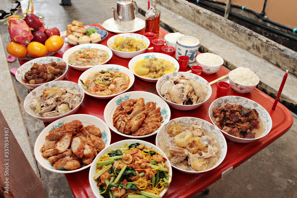 Chinese pay respect at the ceremony on the auspicious day Stock Photo ...