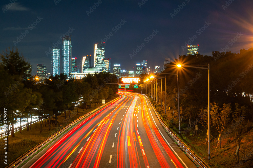The night view and car trace of freeway Entering Yeouido, Seoul, South ...