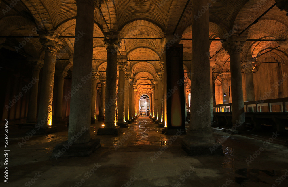 Basilica Cistern, Cisterna Basilica, ancient cisterns in Istanbul ...