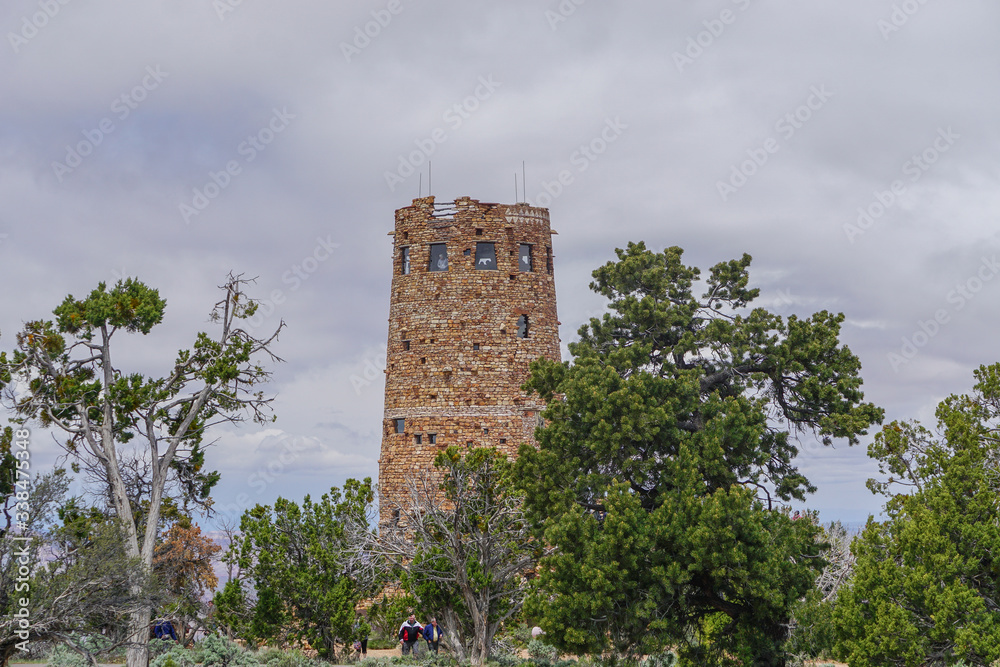 Foto de Grand Canyon National Park, AZ: Tourists visit the Desert View ...