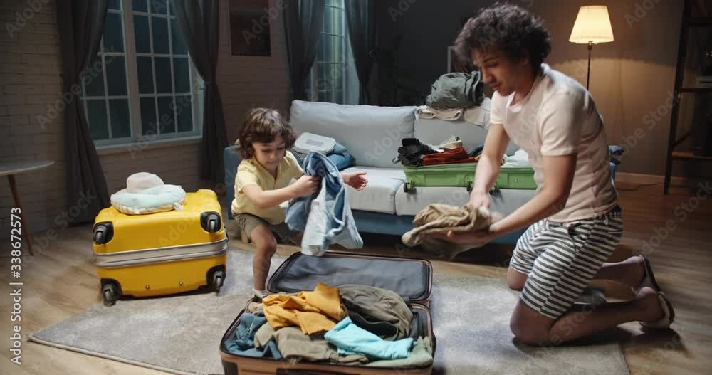 Vidéo Stock Funny asian young dad and preschooler son with curly hair ...