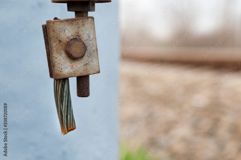 Foto de Wire breakage of aluminum grounding wire. Old wire damage ...