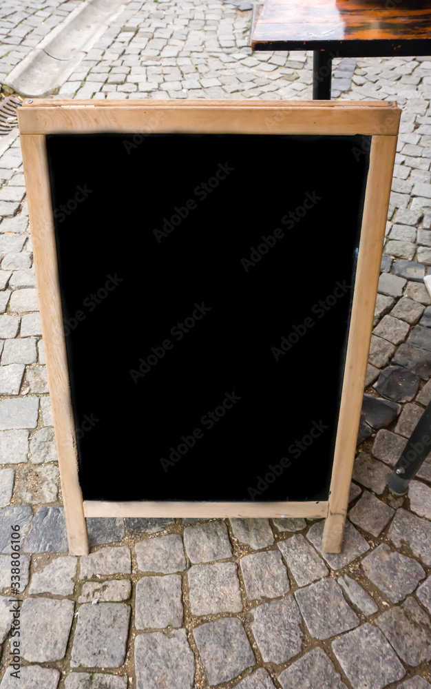 Empty eating menu advertising board. Blank blackboard outdoor ...