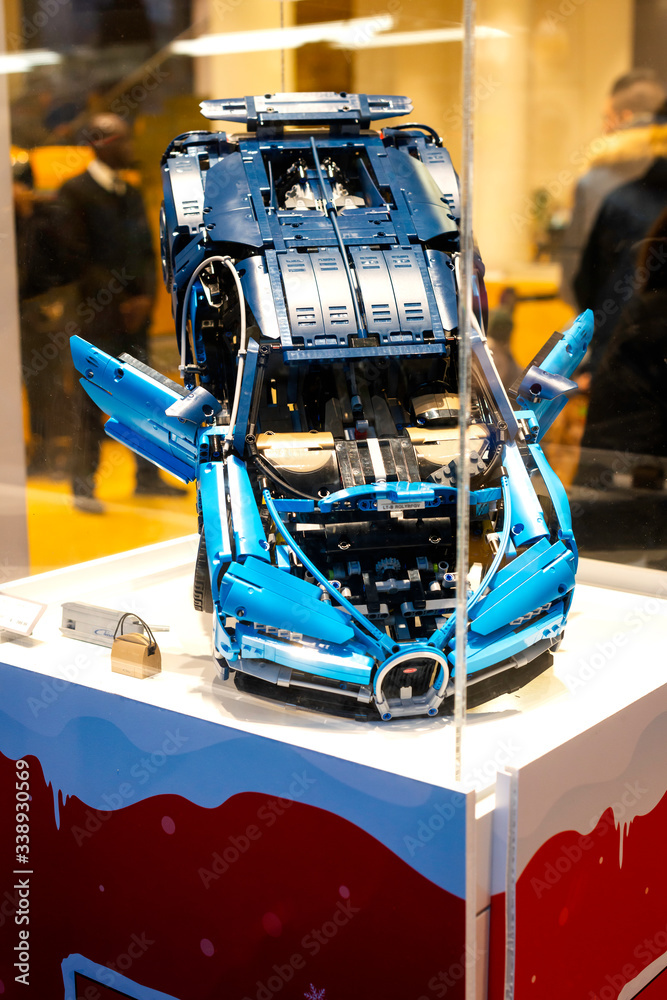 Blue Bugatti Chiron by LEGO Technic, LEGO Bugatti exhibition site Stock ...