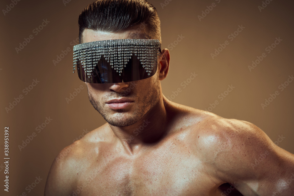 Bodybuilder man with elegant muscular body elegant style glasses studio ...