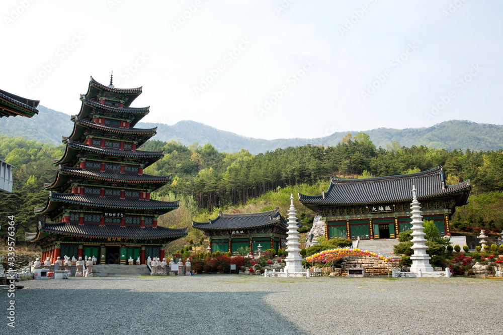 Traditional Korean Buddhist temple. Yeongsan Jungsa in Miryang-si ...