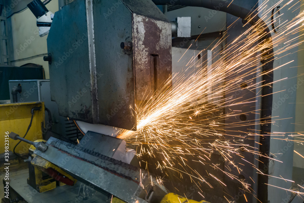 Grinding on a magnetic turntable on a surface grinding machine ...
