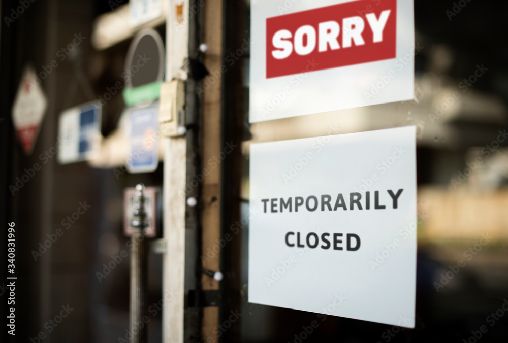 Shop temporarily closed sign during coronavirus pandemic Stock Photo ...