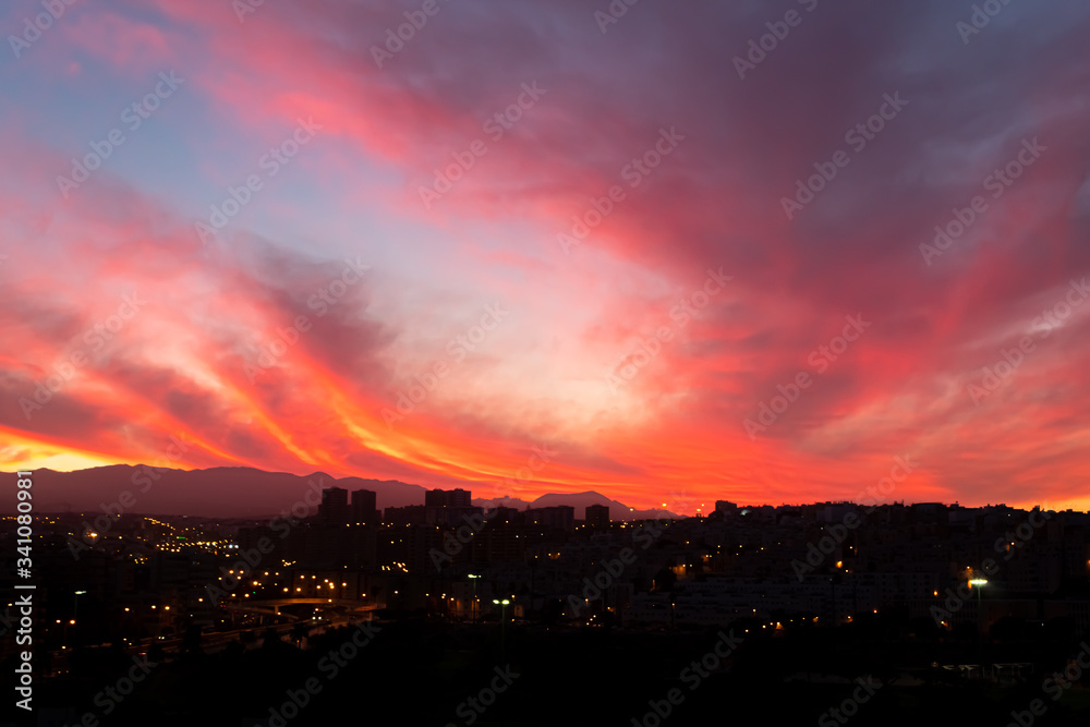 Hermoso cielo de atardecer perfecto para edicion fotografica Stock ...