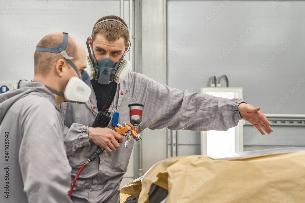 Employee of the paint shop of automobile factory conducts training on ...