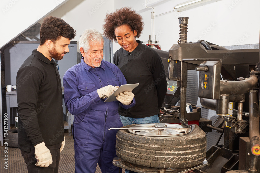 Mechatroniker in Ausbildung mit Tablet Computer Stock Photo | Adobe Stock