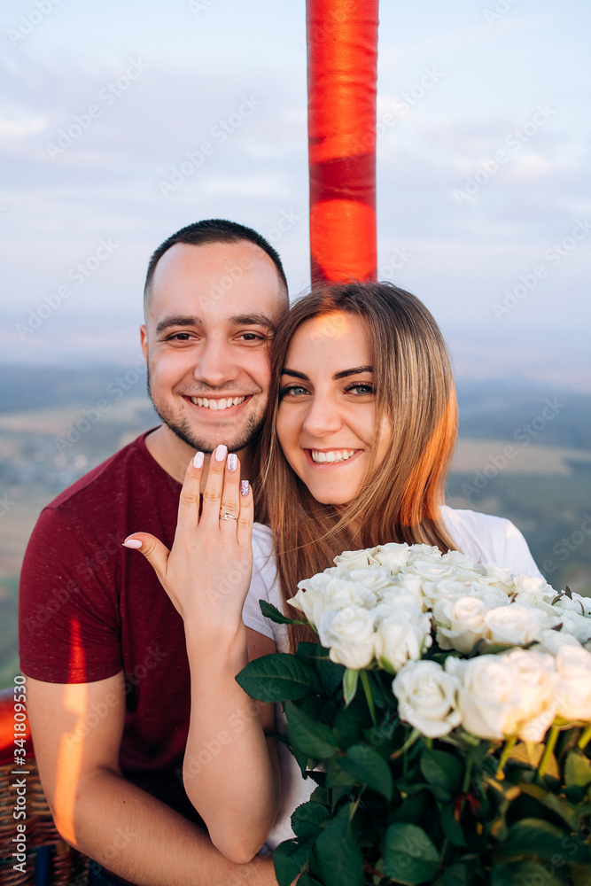 Handsome man confessed in love to his beautiful girlfriend in air ...