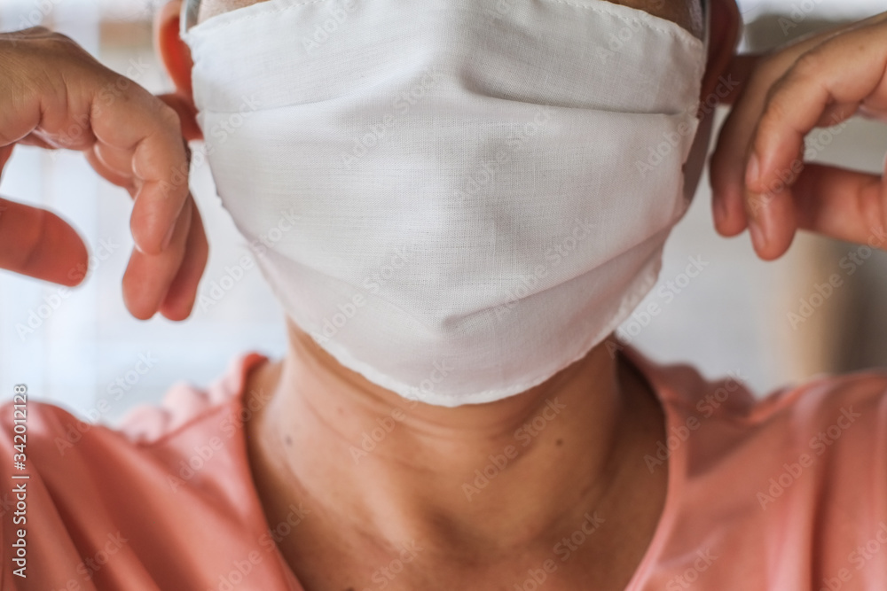 Woman wearing white fabric mask to prevent spread disease outbreaks ...