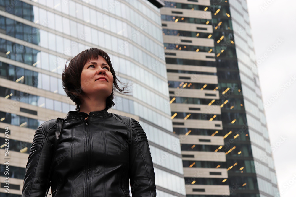Stockfoto Dreaming woman on futuristic city background, glimpse at ...