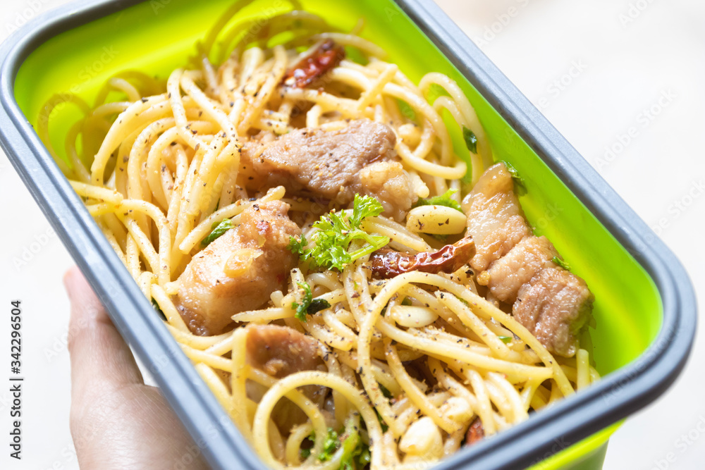 Spaghetti with belly pork, dried chili, garlic, olive oil and parsley ...