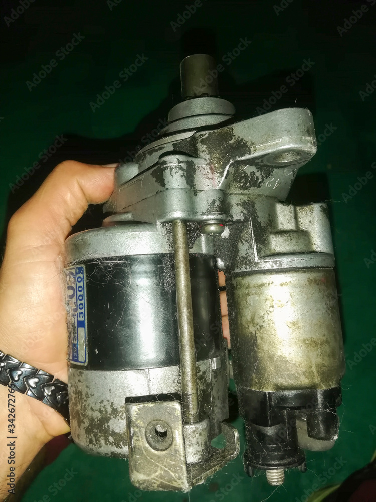 Foto de marcha, starter, motor para encender el motor de combustion ...